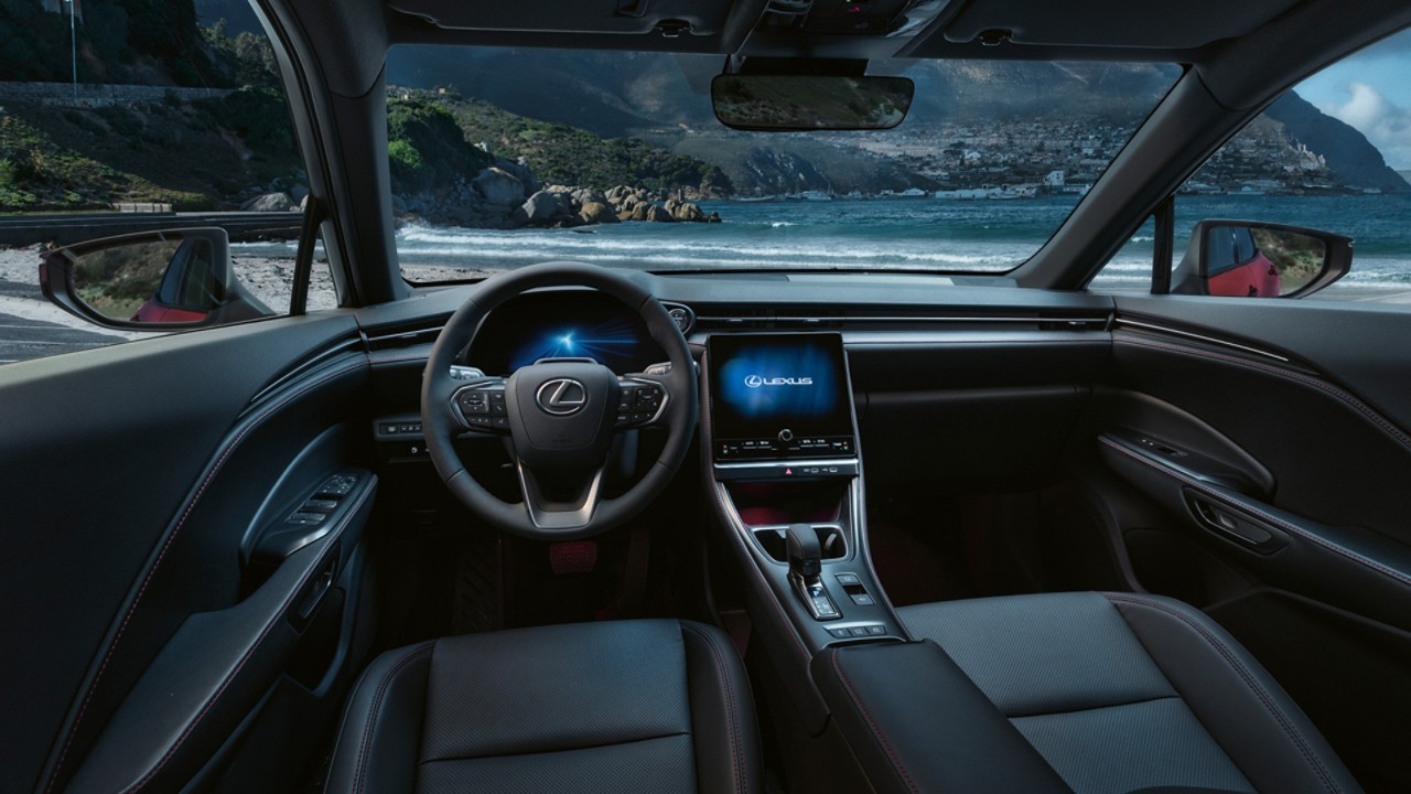 Uus Lexus LBX | Iselaadiv hübriid | Lexus Eesti
